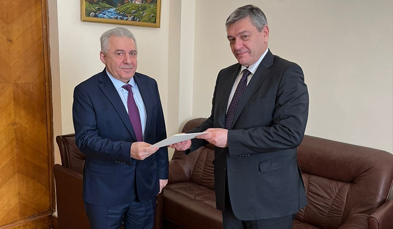 Armenian Ambassador to Russia Vagharshak Harutyunyan handed over copies ...