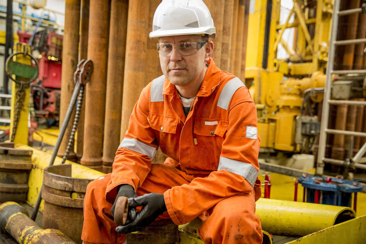 Norwegian oil and gas workers start strike, cutting output