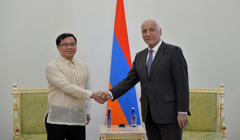 Newly appointed Ambassador of Philippines presented his credentials to ...
