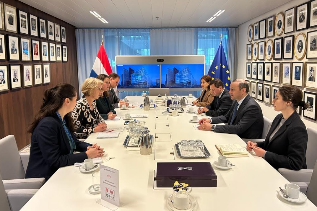 Armen Grigoryan discussed with Geoffrey van Leeuwen and Erica Schouten ...