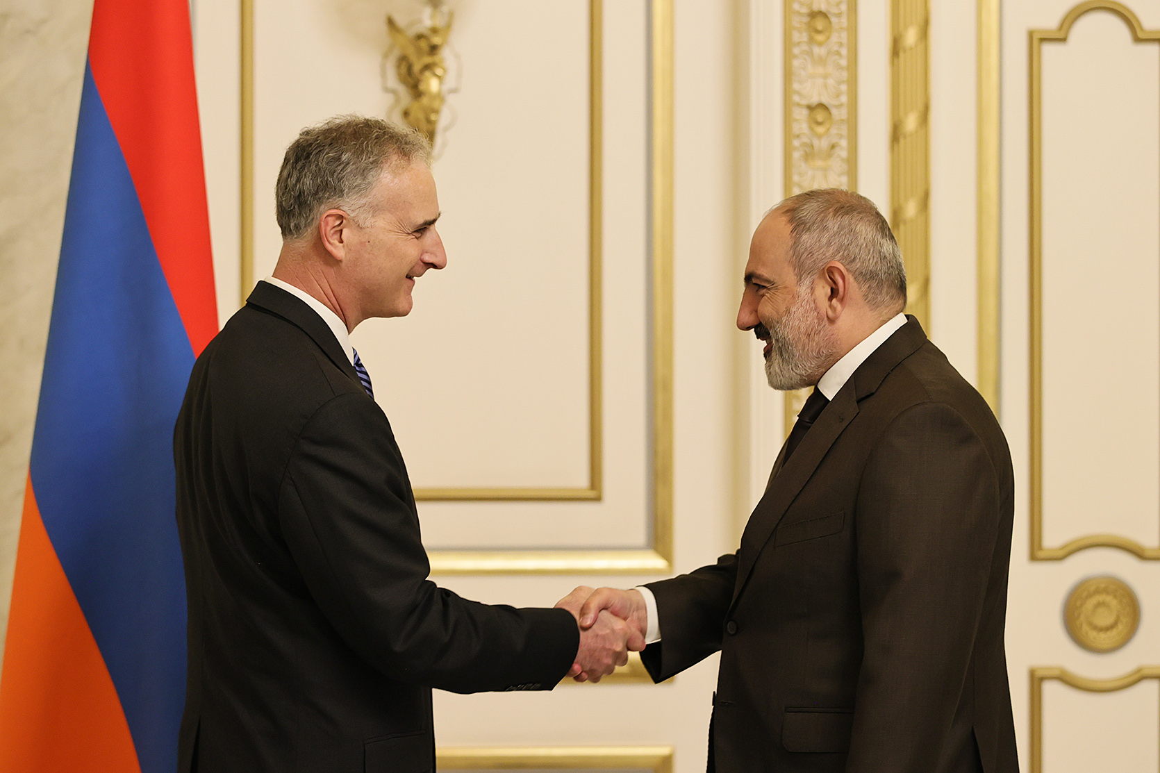 Prime Minister Pashinyan receives Louis Bono