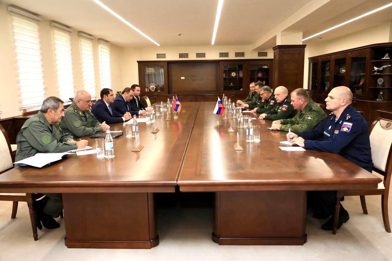 Armenian Defence Minister presents movements and concentration of ...