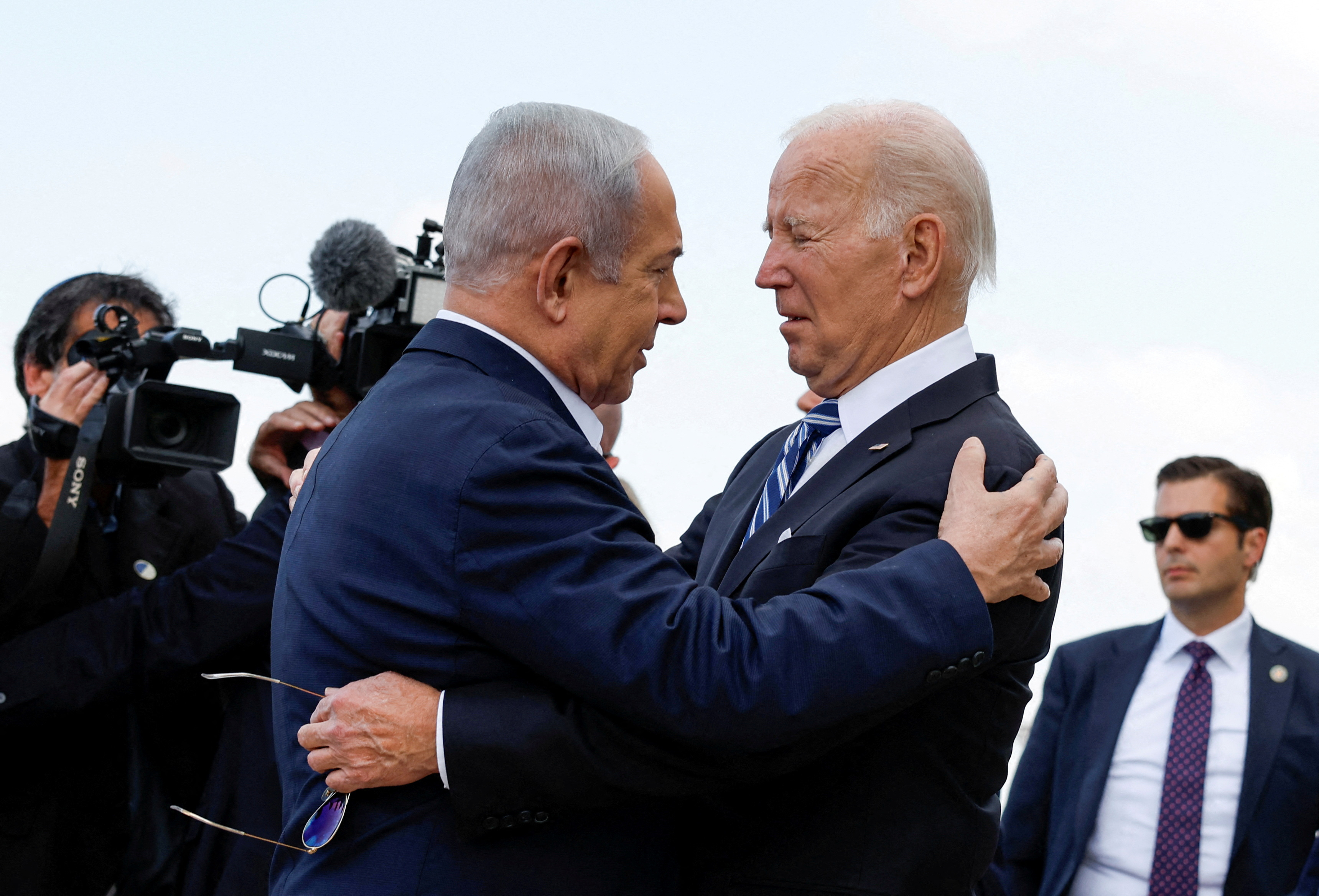 U.S. president Joe Biden lands in Israel, hugs Netanyahu and Herzog on ...