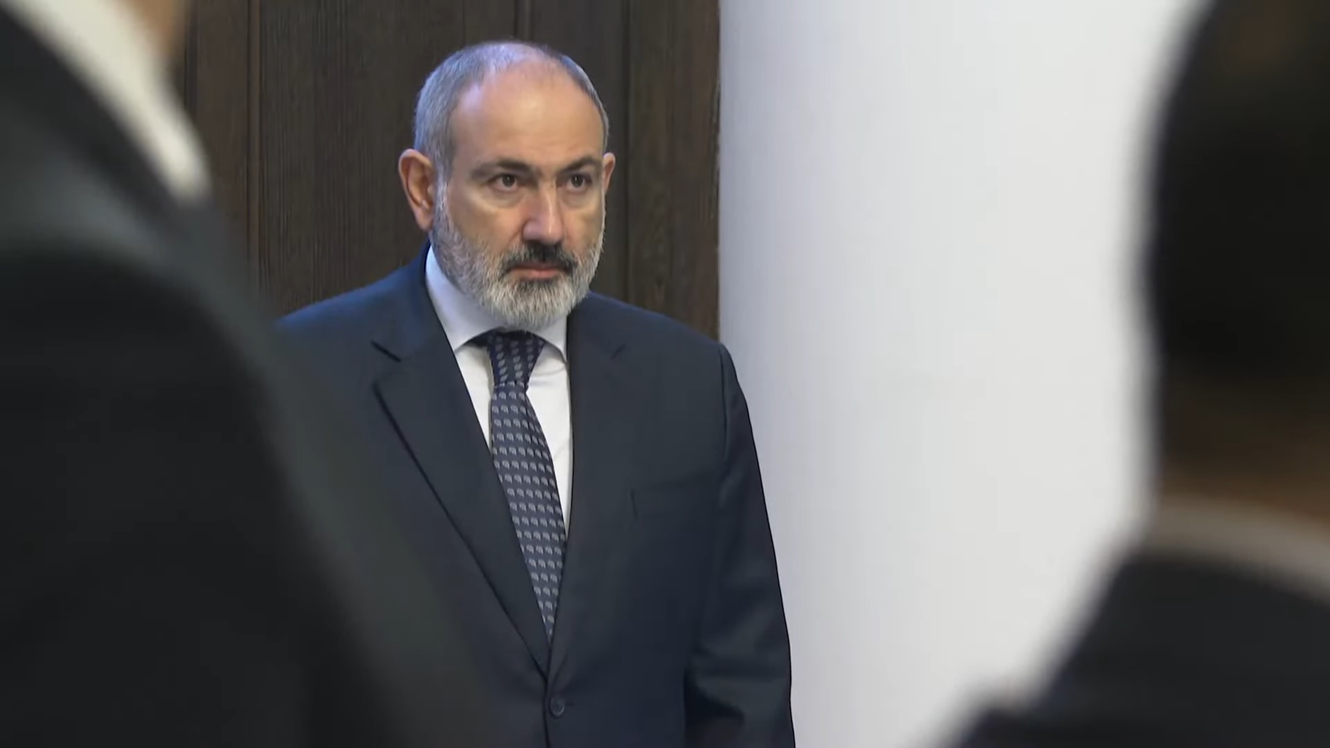 Armenian Cabinet commemorates 1988 Spitak earthquake victims before session