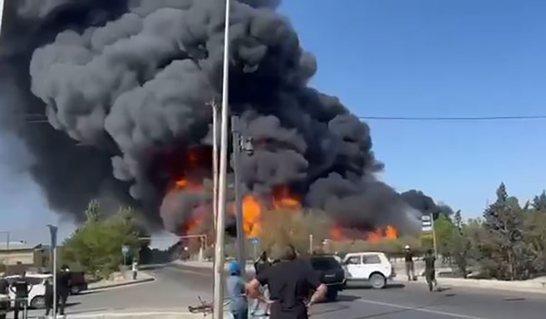 Huge fire broke out in Surakhani region of Baku