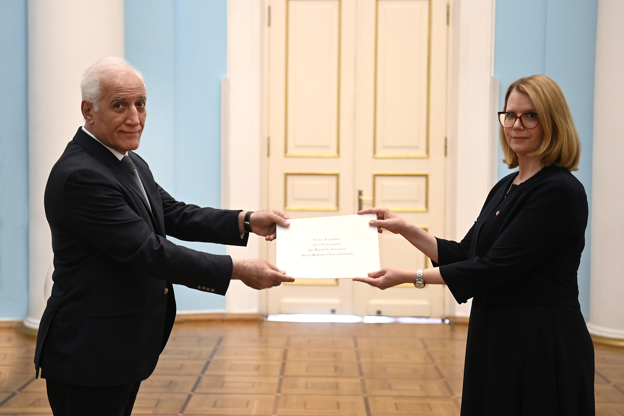 Almaniya səfiri etimadnaməsini ER prezidentinə təqdim edib