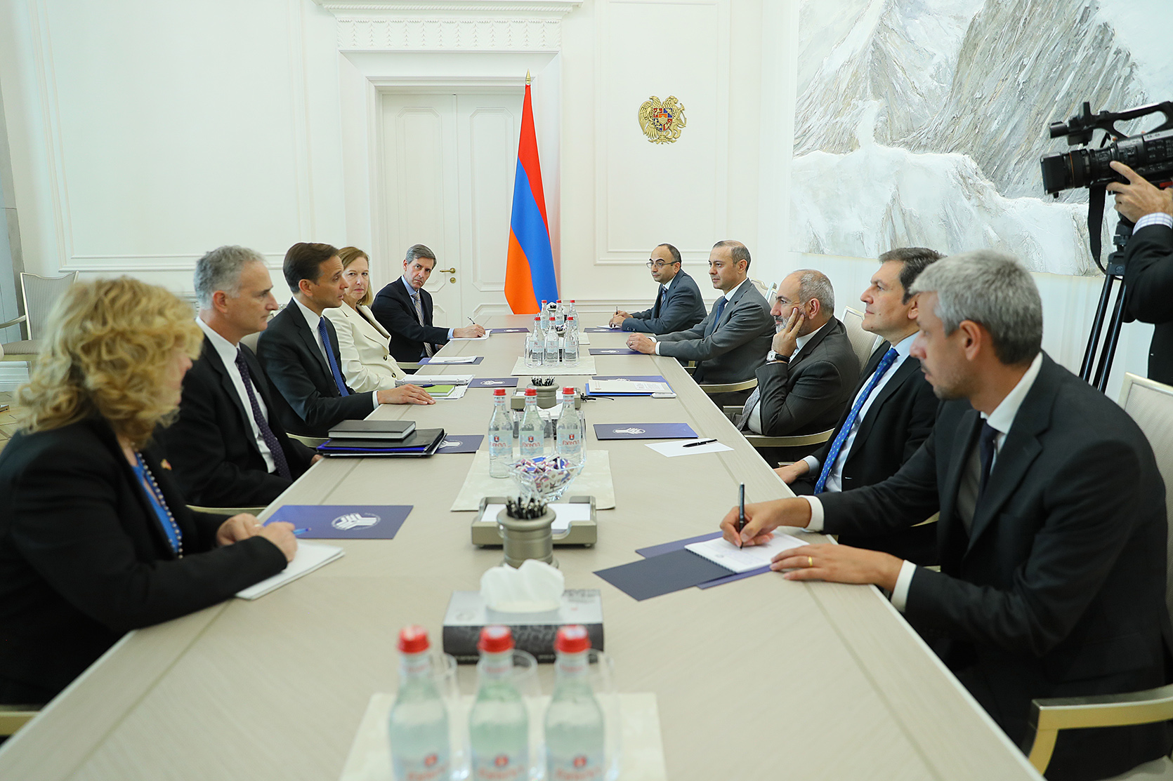 Prime Minister Pashinyan receives delegation led by US Deputy Assistant ...