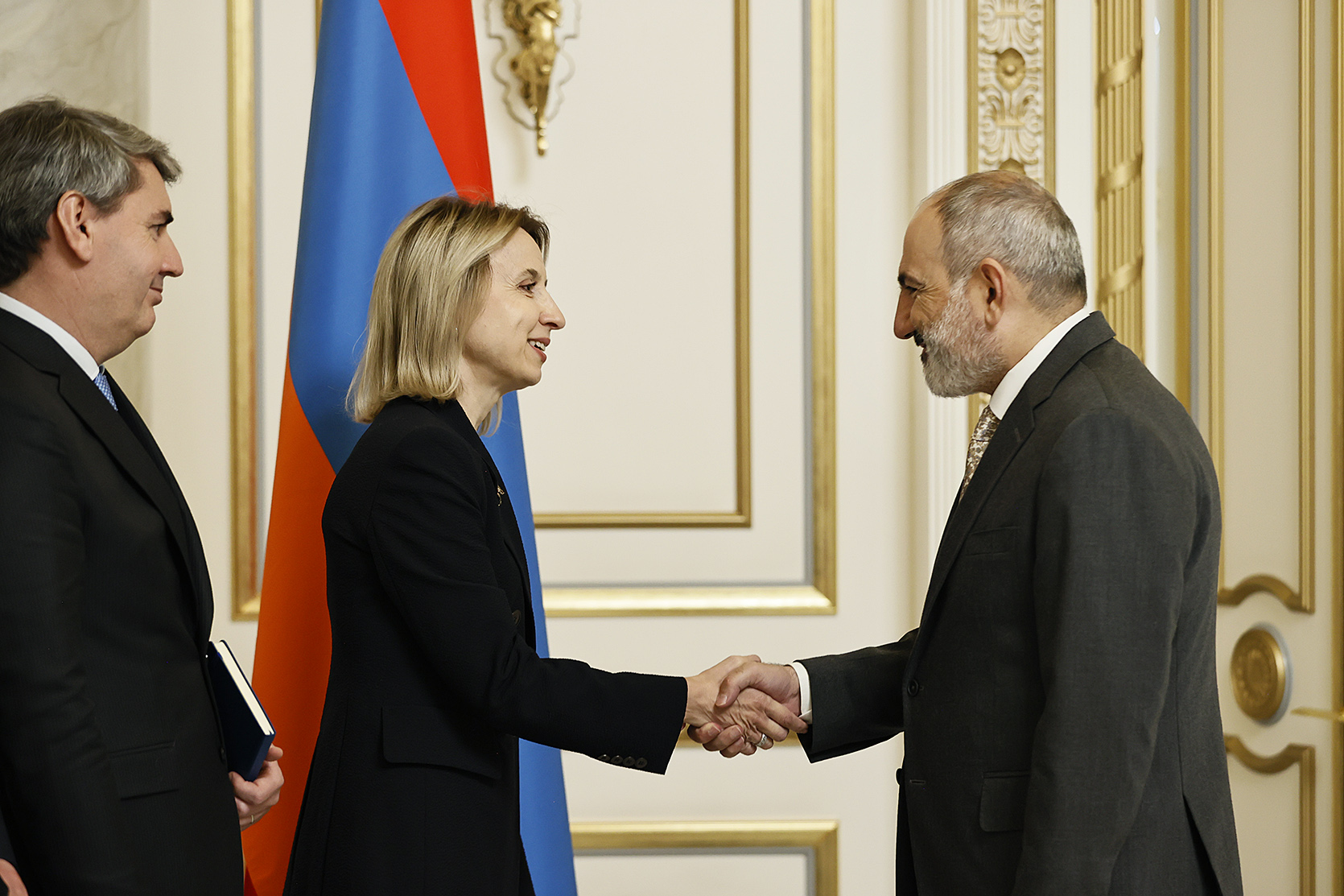 Armenian Prime Minister receives EIB Vice President