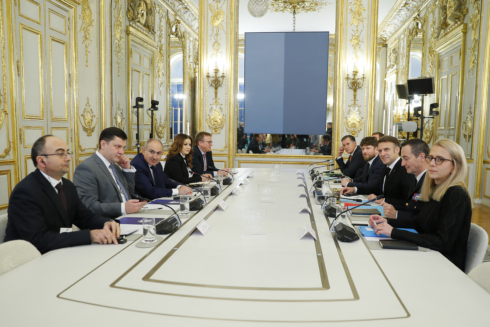 Nikol Pashinyan and Emmanuel Macron meet at the Élysée Palace
