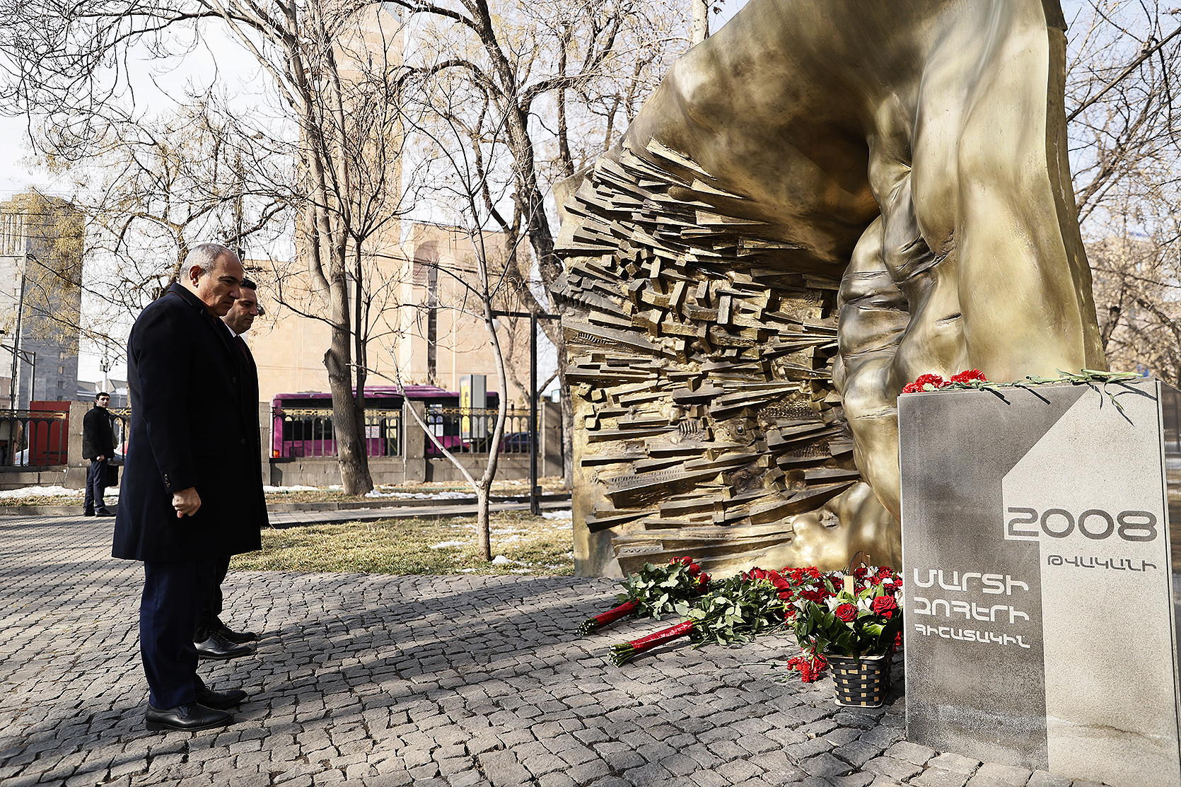 Pashinyan pays tribute to memory of victims of March 1, 2008