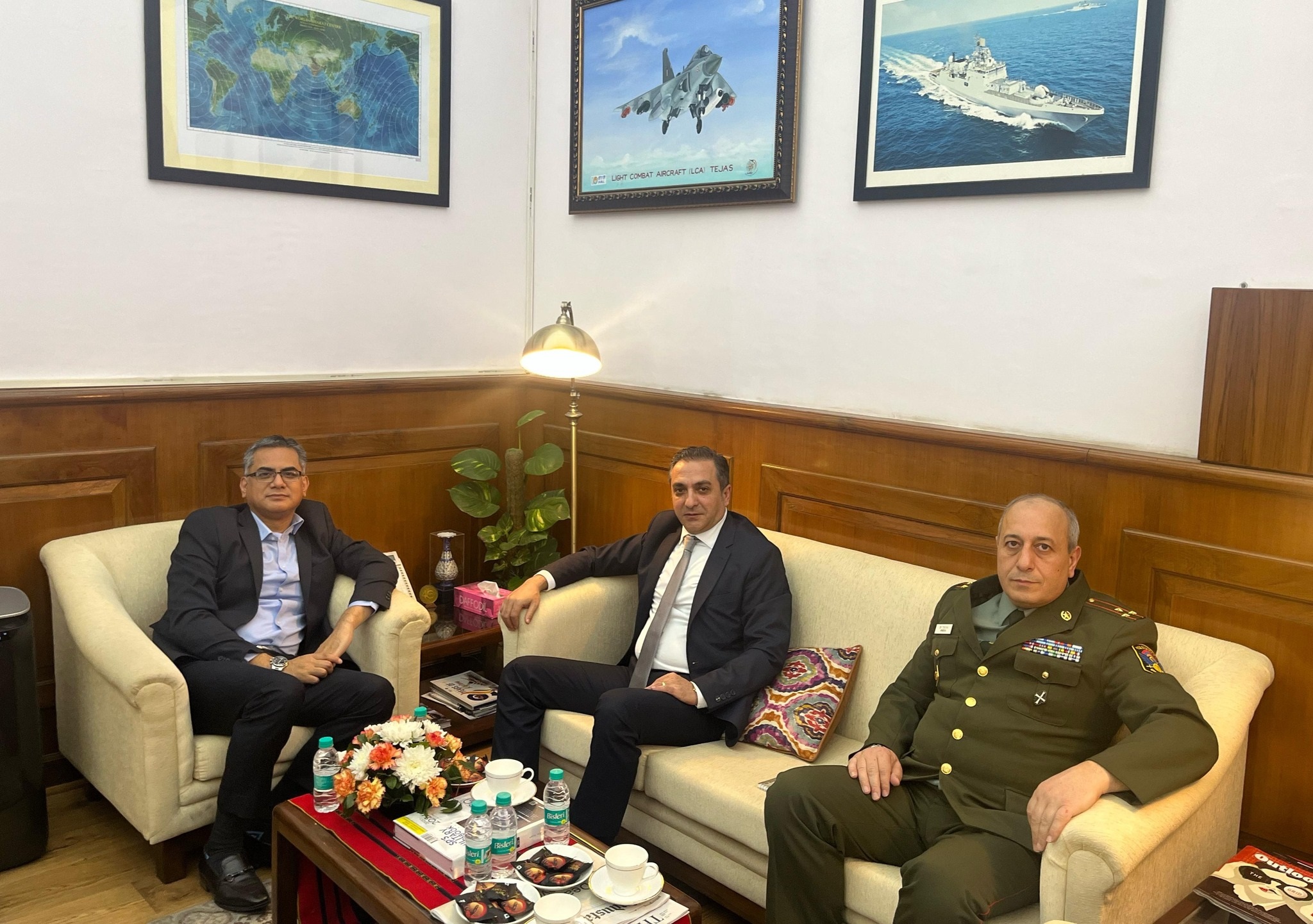 Դեսպան Աֆյանը Հնդկաստանի ՊՆ պաշտոնյայի հետ քննարկել է երկու երկրների ...