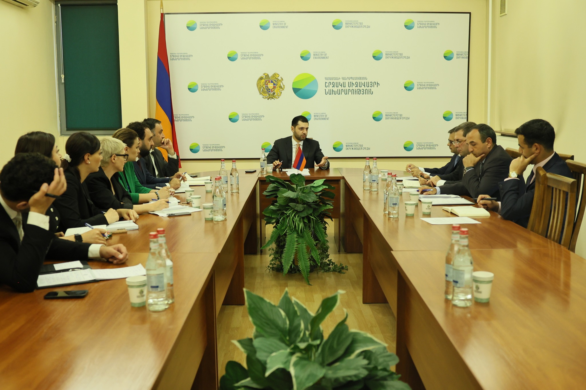 Համբարձում Մաթևոսյանը ԱԳՆ գործընկերների հետ քննարկել է 2026-ին Հայաստանում անցկացվելիք COP17-ի ...