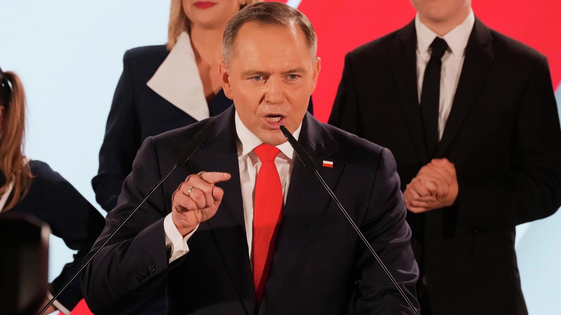 Nawrocki sworn in as Polish president