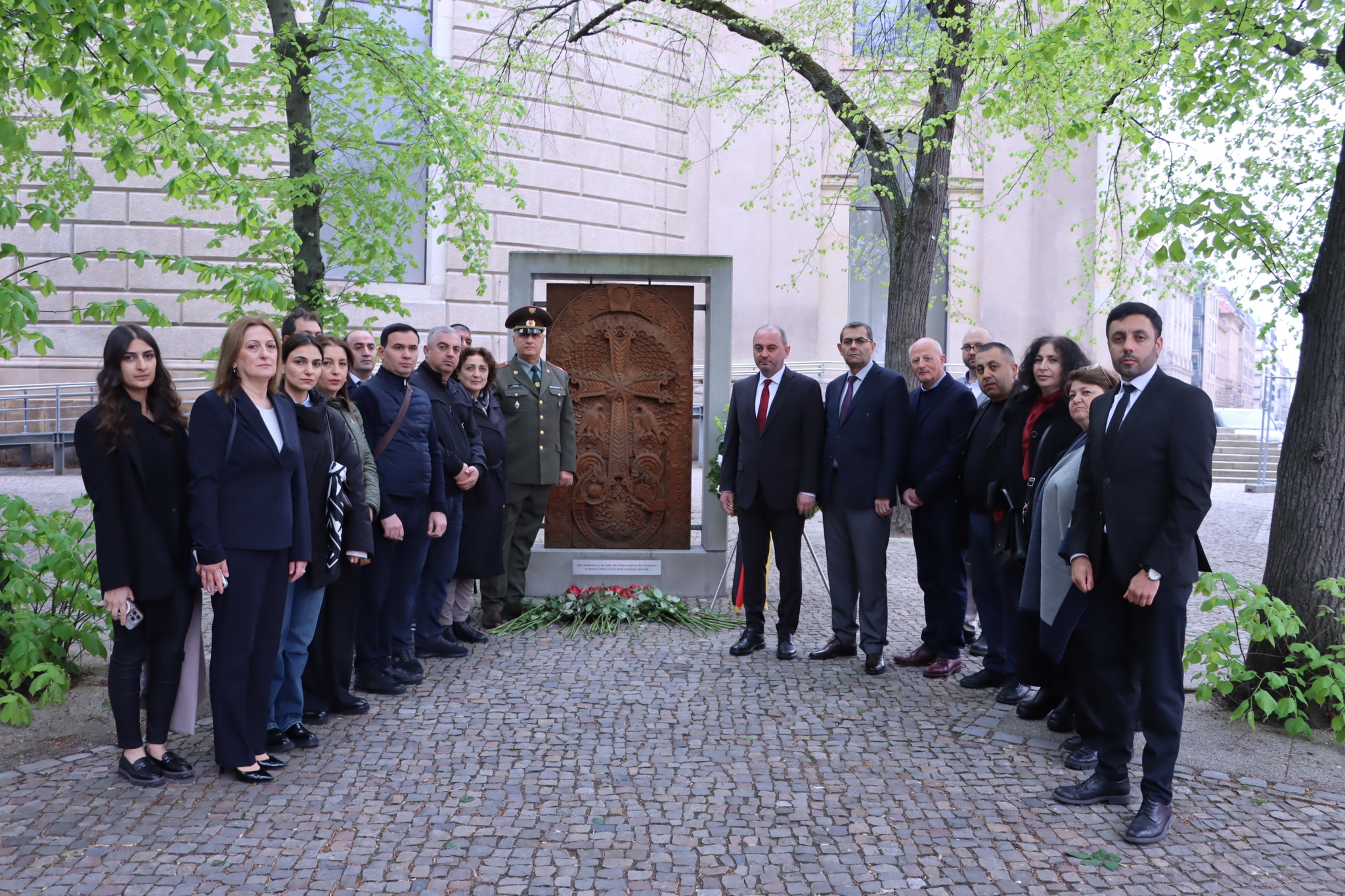 Armenia's Ambassador and Vice President of Bundestag paid tribute to ...
